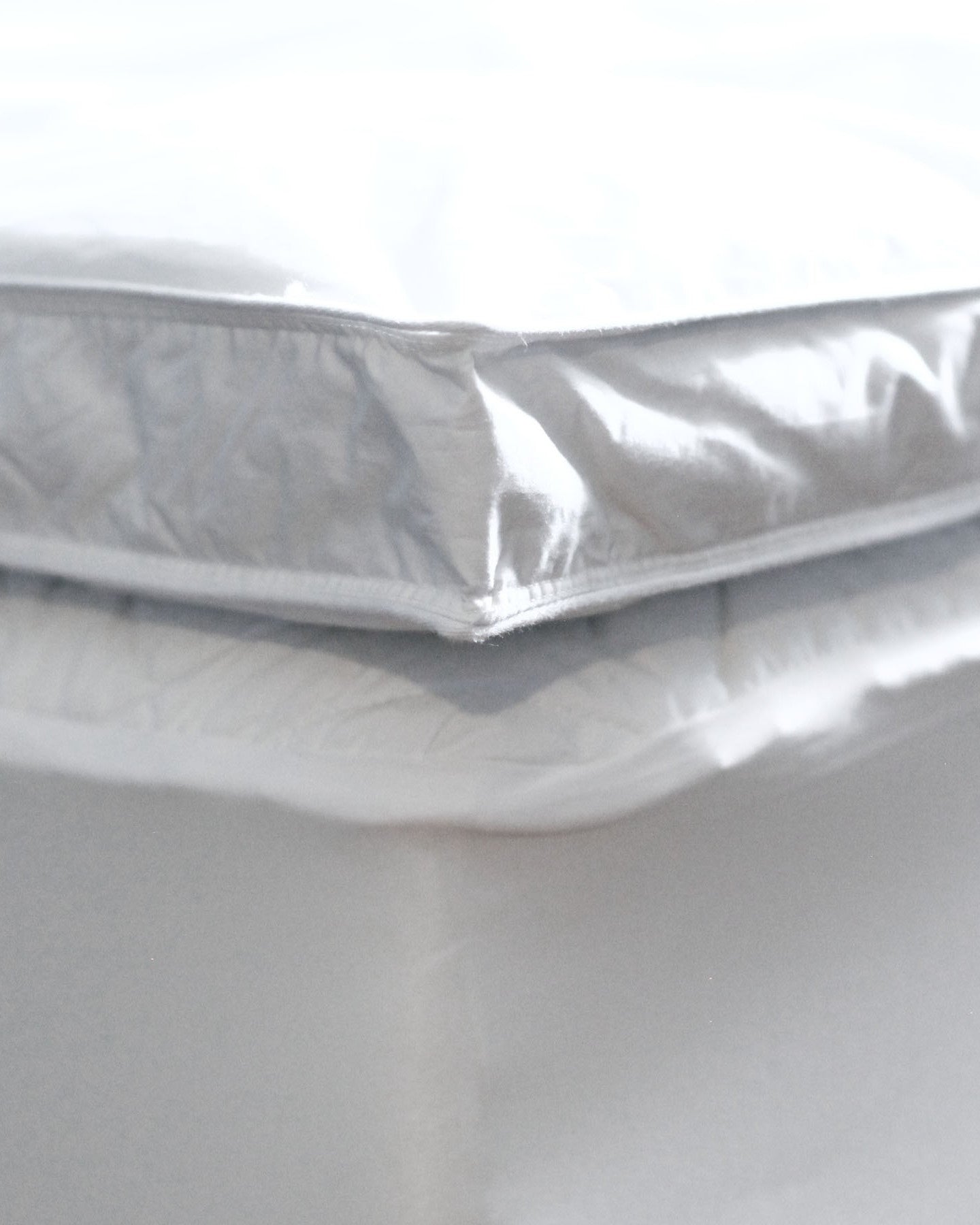 Bedding Buying Guide: Experience Hotel Luxury at Home with a Feather B